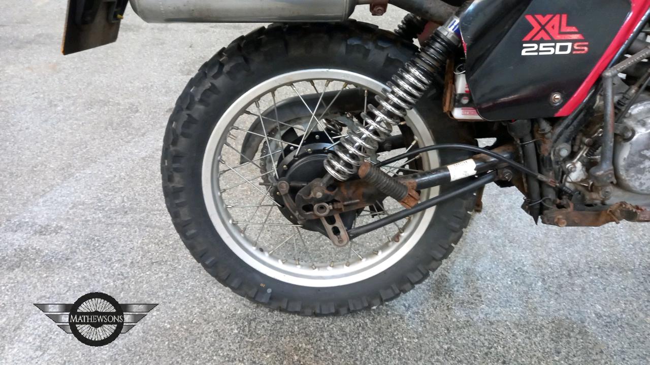 Lot 87 - 1981 HONDA 250 XLS