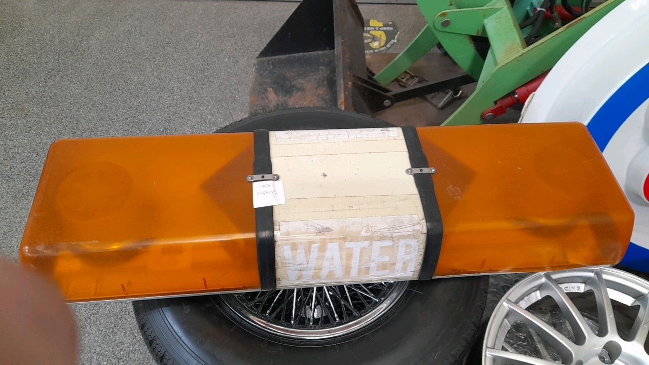 Lot 146 - LED ORANGE LIGHT BAR