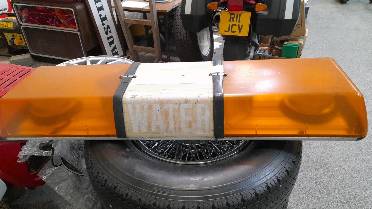 Lot 146 - LED ORANGE LIGHT BAR