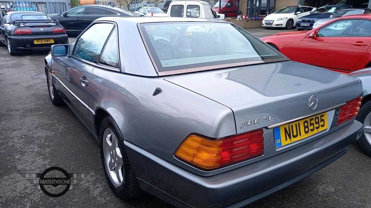 Lot 268 - 1990 MERCEDES 300SL AUTO