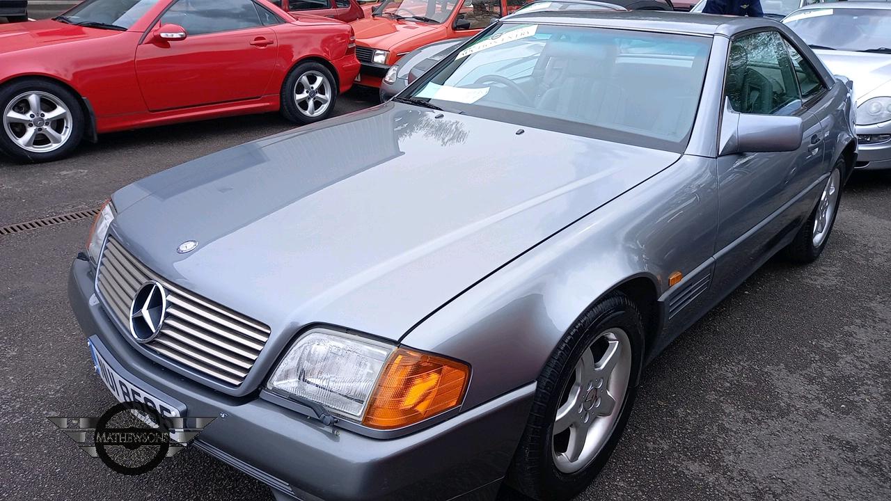 Lot 268 - 1990 MERCEDES 300SL AUTO