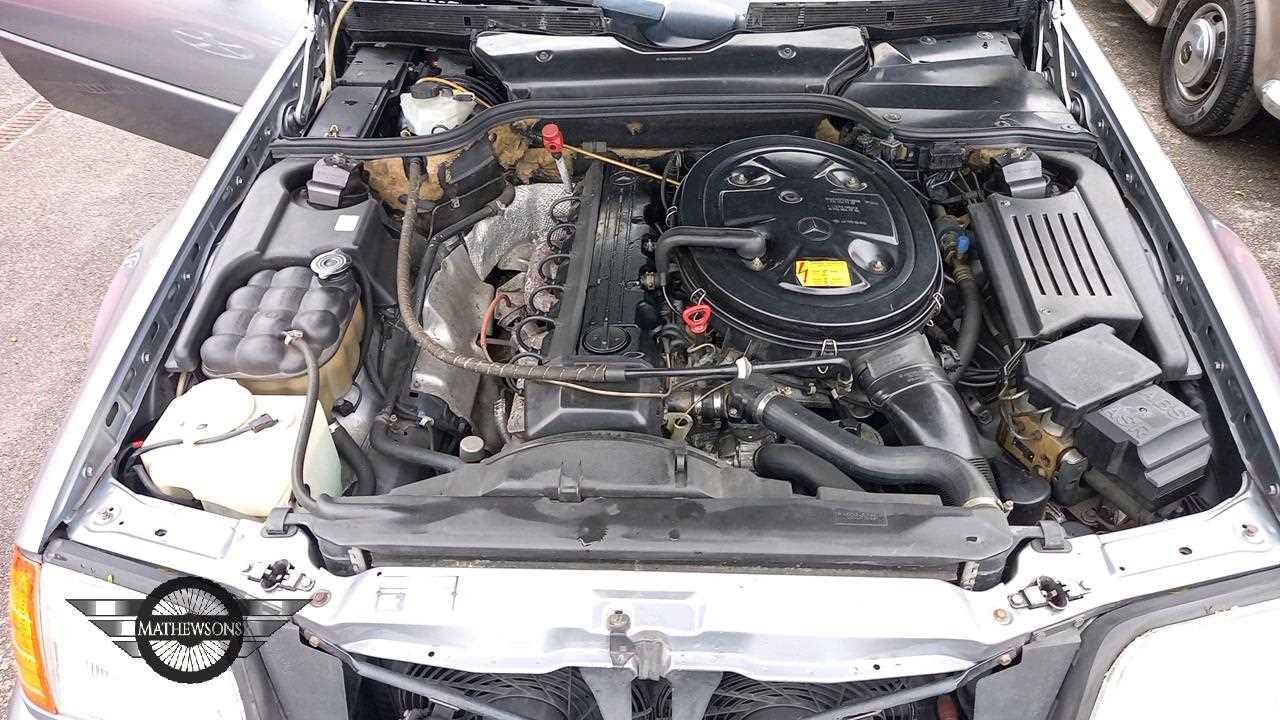 Lot 268 - 1990 MERCEDES 300SL AUTO