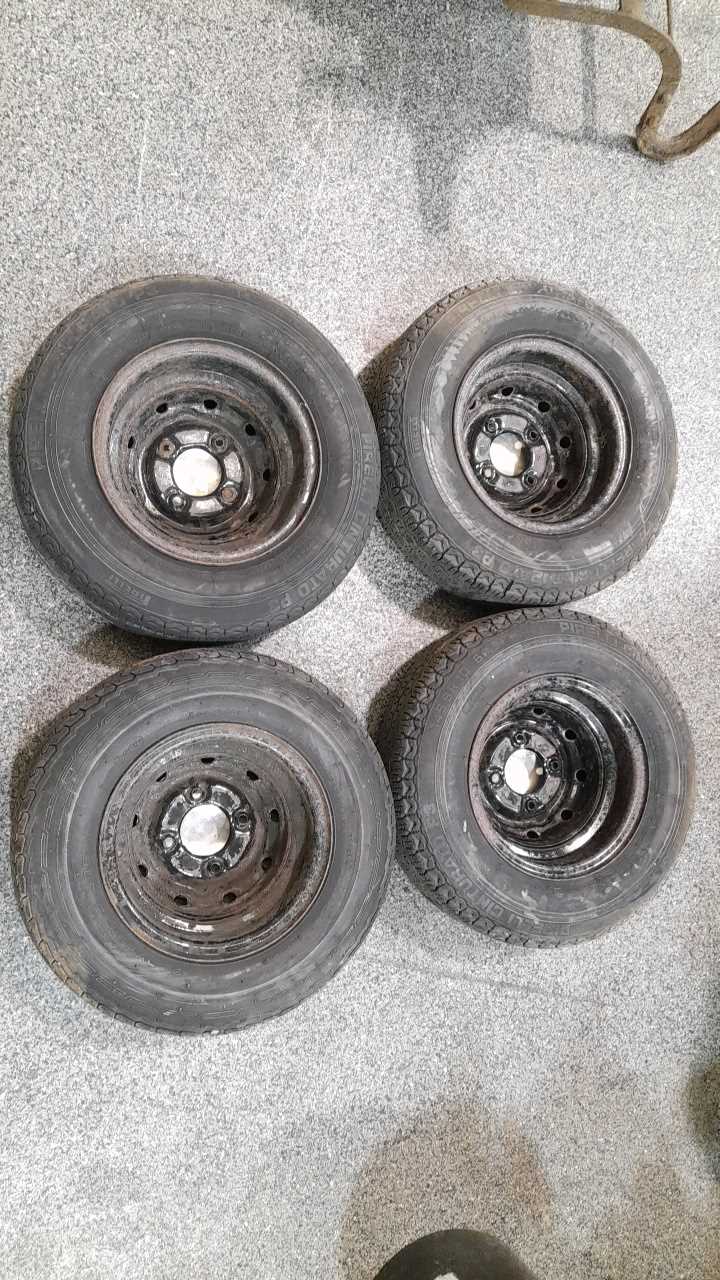 Lot 1 - MK1 MINI COOPER /S WHEELS & TYRES , HUB CAPS