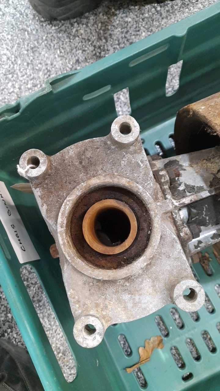 Lot 273 - LAND ROVER SERIES ONE P.T.O ATTACHMENT FOR