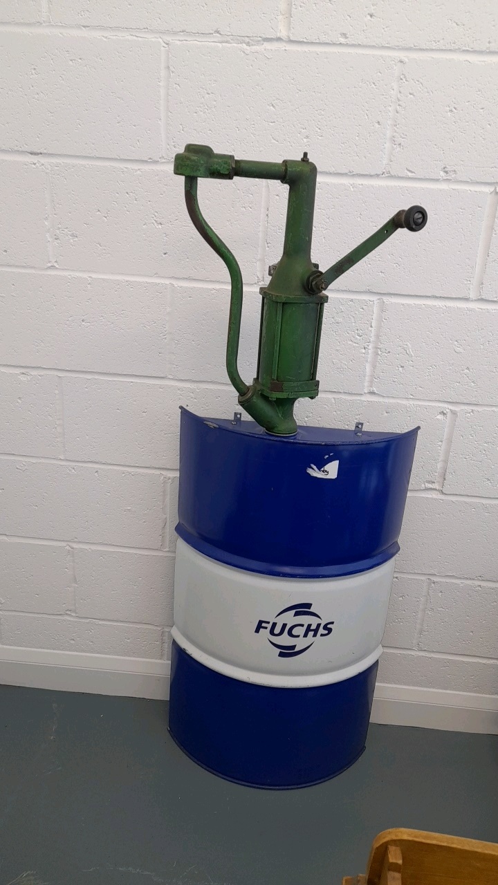 Lot 635 - FUCHS OIL PUMP ON HALF BARREL