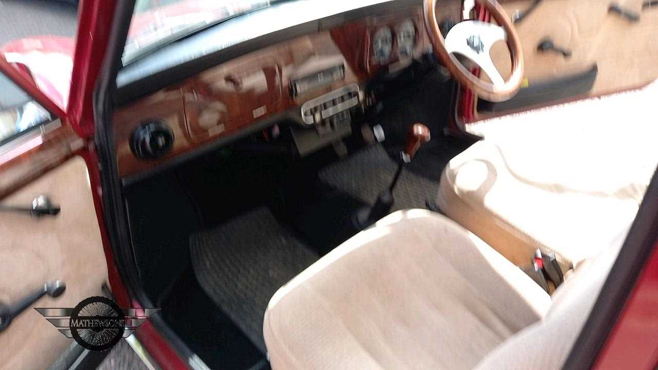 Lot 584 - 1985 AUSTIN MINI MAYFAIR
