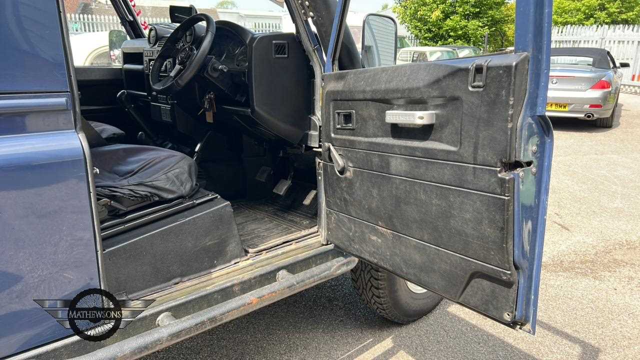 Lot 63 - 2009 LAND ROVER DEFENDER 90 HARD TOP
