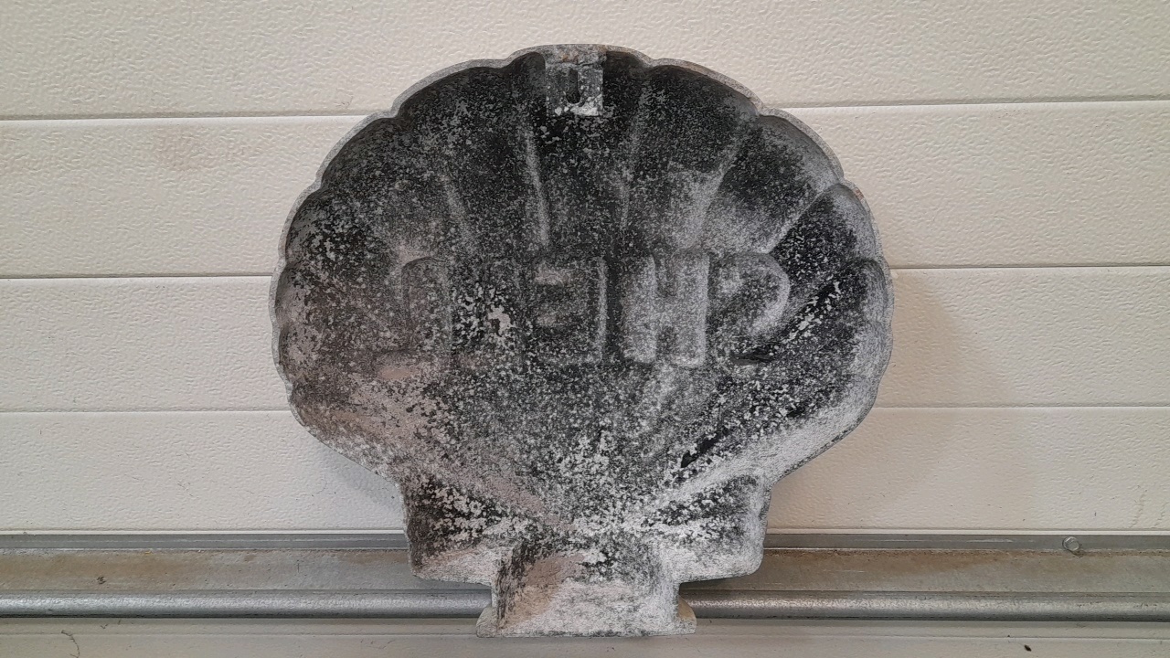 Lot 311 - SHELL DISPLAY SIGN