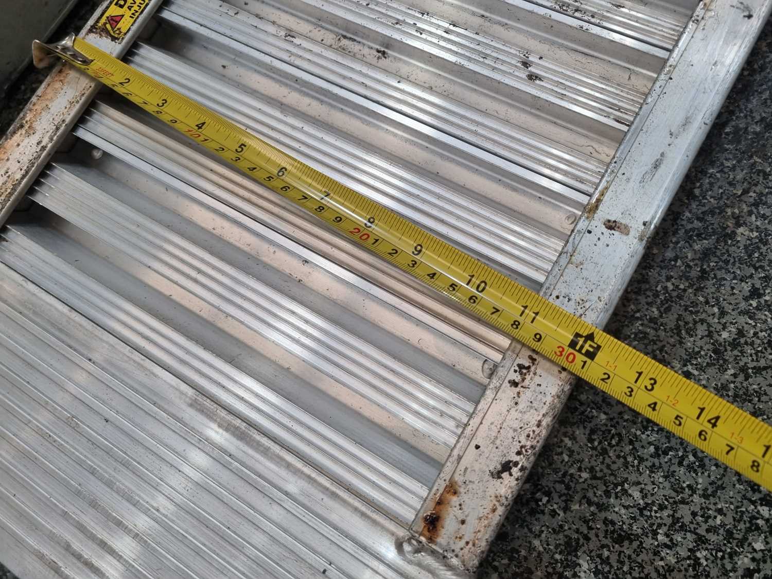 Lot 717 - ALUMINIUM LOADING RAMPS 8' LONG