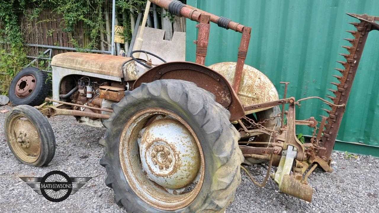 Lot 46 - MASSEY FERGUSON TRACTOR