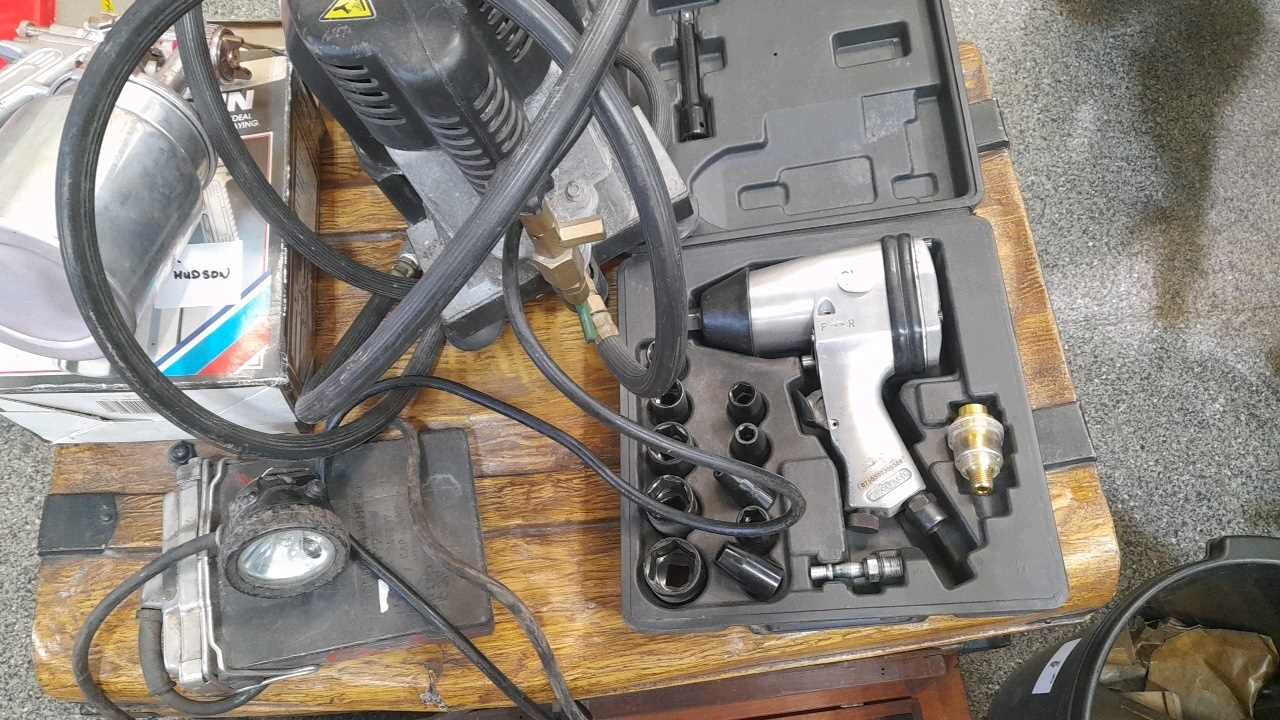 Lot 419 - TIN TRUNK WITH ASSORTED PARTS INC VERNIER