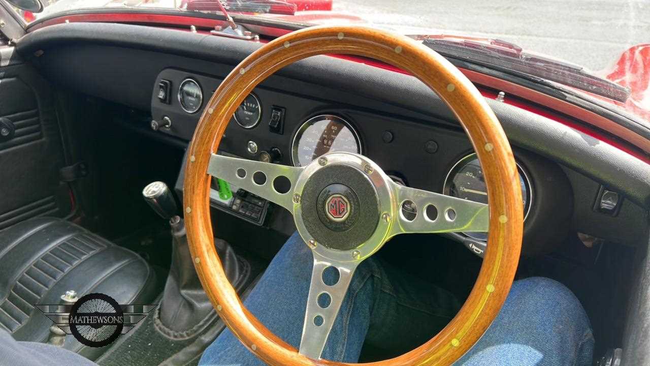 Lot 116 - 1976 MG MIDGET 1500