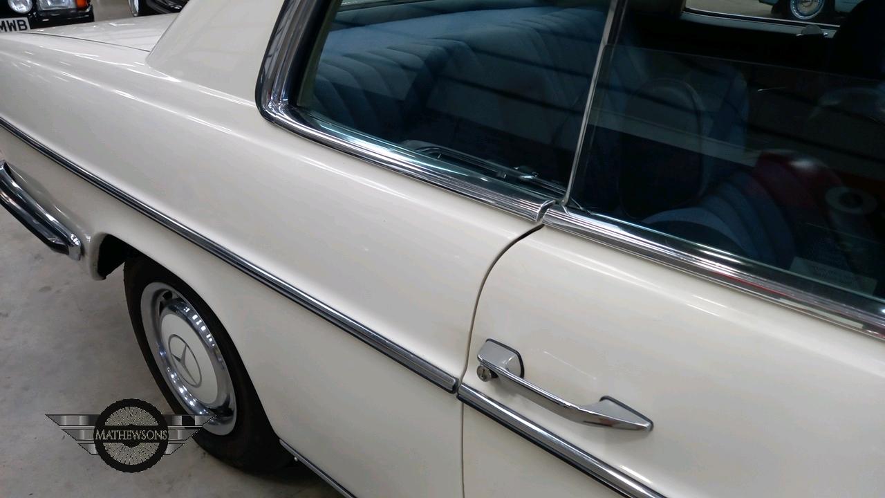 Lot 524 - 1973 MERCEDES 280 CE