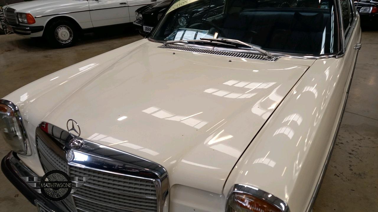 Lot 524 - 1973 MERCEDES 280 CE