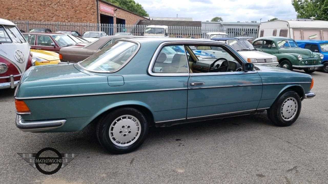 Lot 644 - 1985 MERCEDES 230 CE AUTO