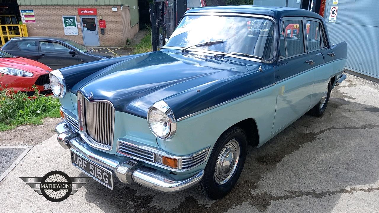 Lot 258 - 1969 RILEY 4/72