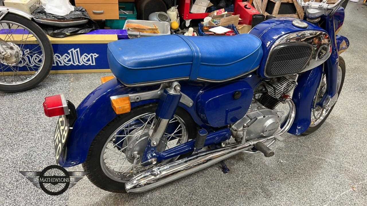 Lot 72 - 1964 HONDA C92