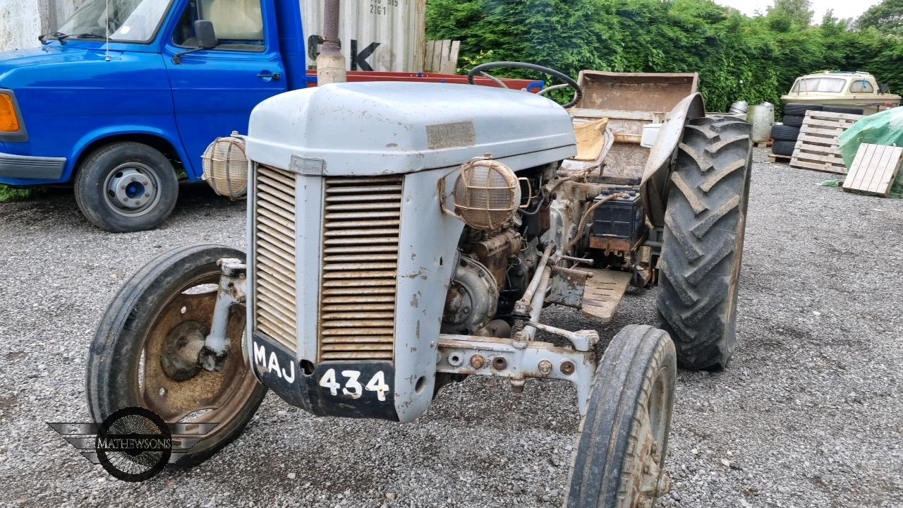 Lot 352 - MASSEY FERGUSON TIPPER