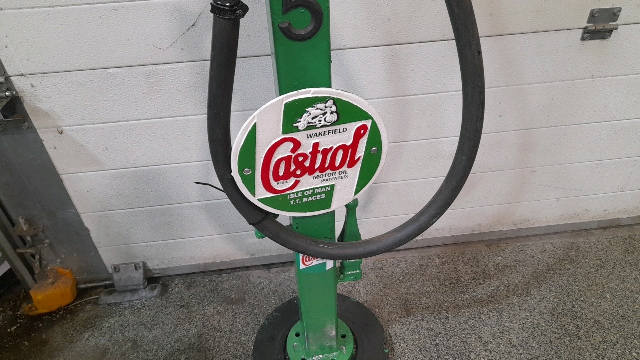Lot 461 - CASTROL PUMP