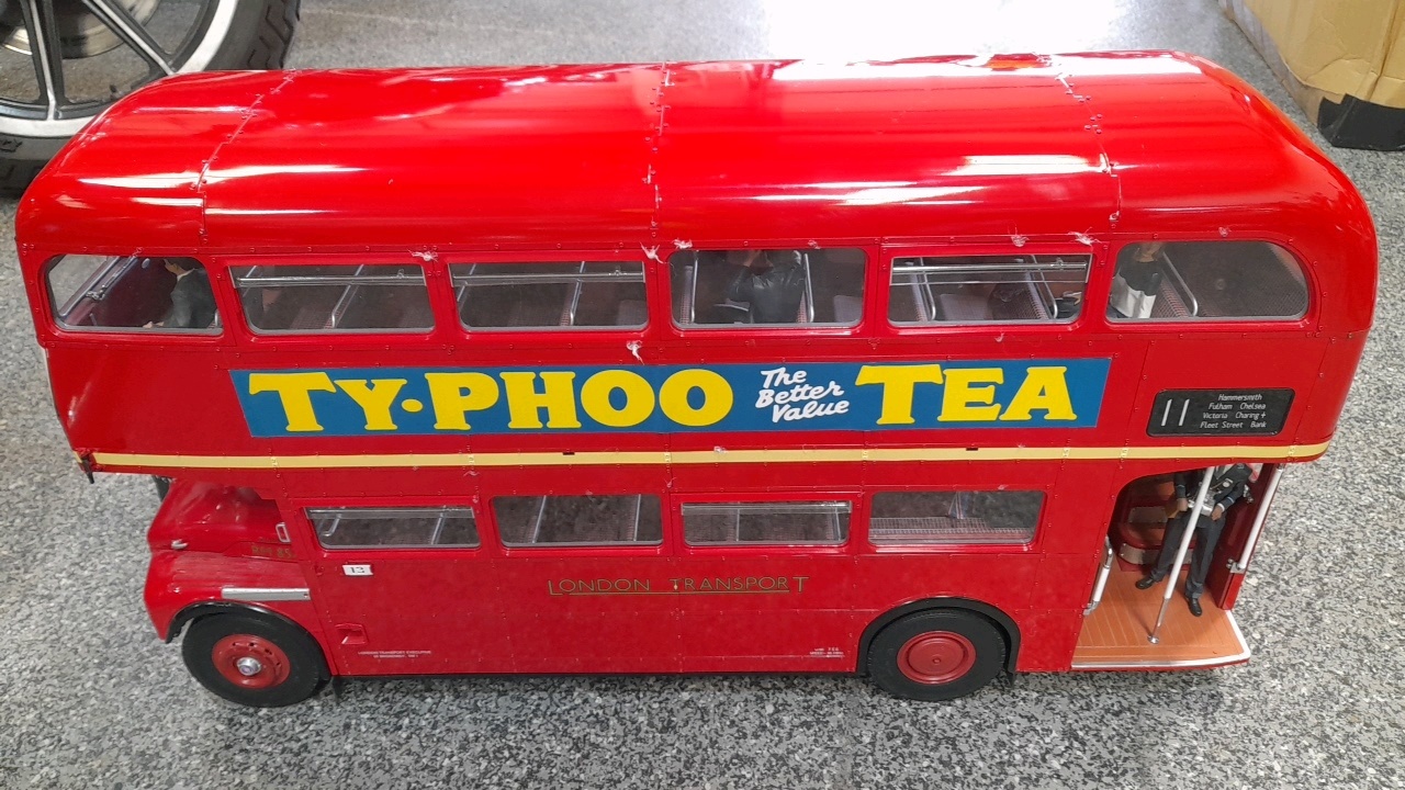 Lot 469 - ROUTEMASTER BUS SCALE MODEL COMPLETE AND IN