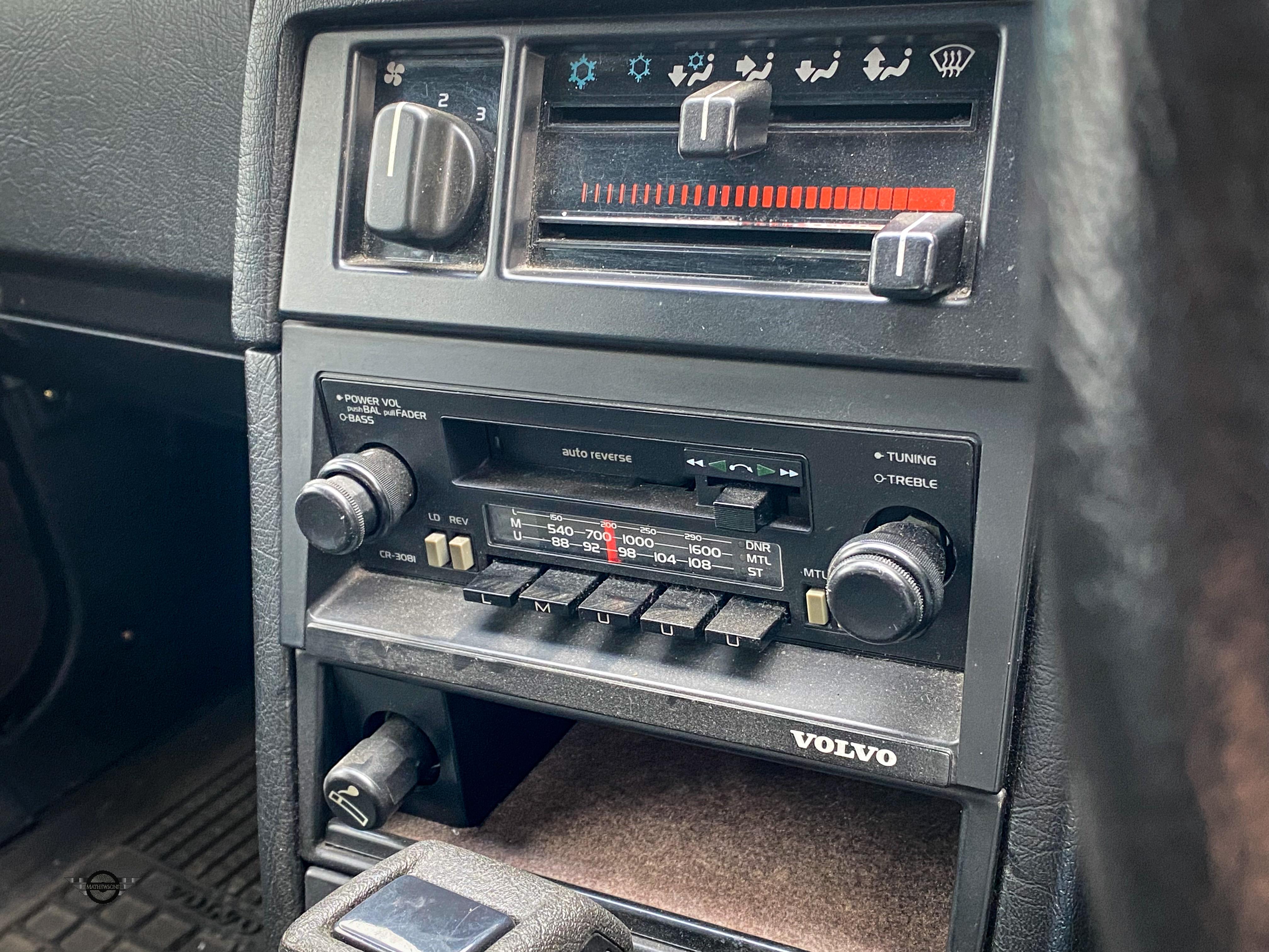Lot 460 - 1987 VOLVO 760 GLE AUTO