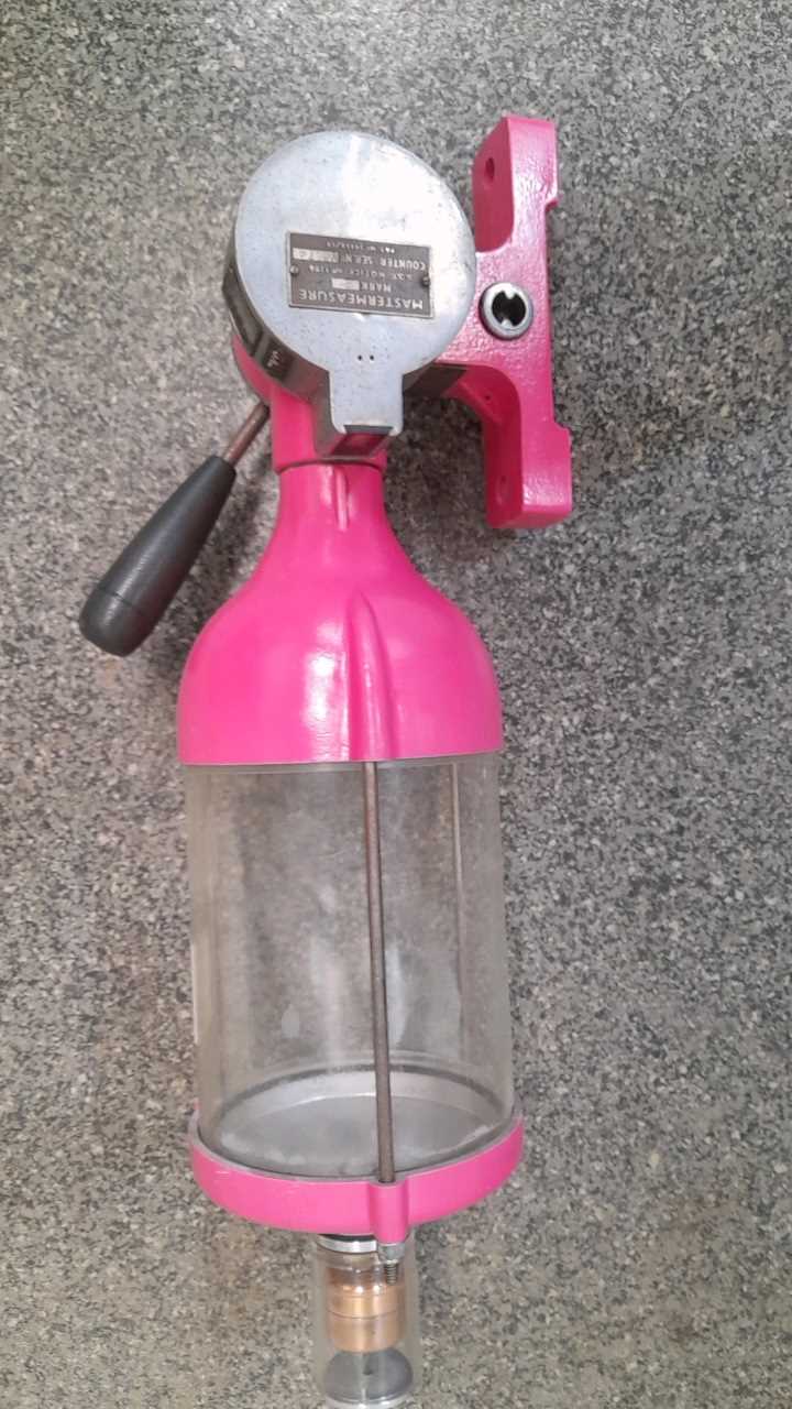 Lot 231 - PARAFFIN DISPENCER