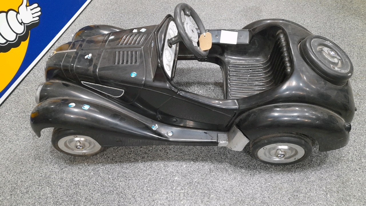 Lot 464 - BMW PEDAL CAR
