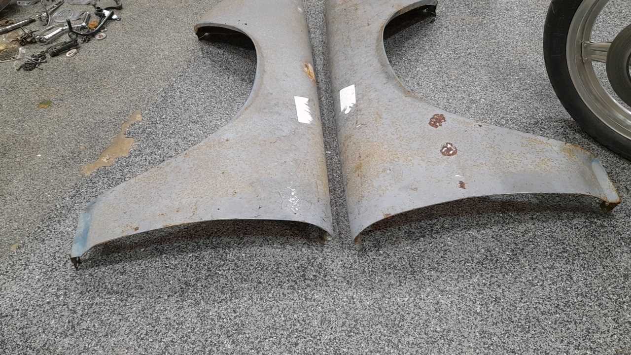 Lot 19 - PAIR OF GOOD ROVER P6 FRONT WINGS
