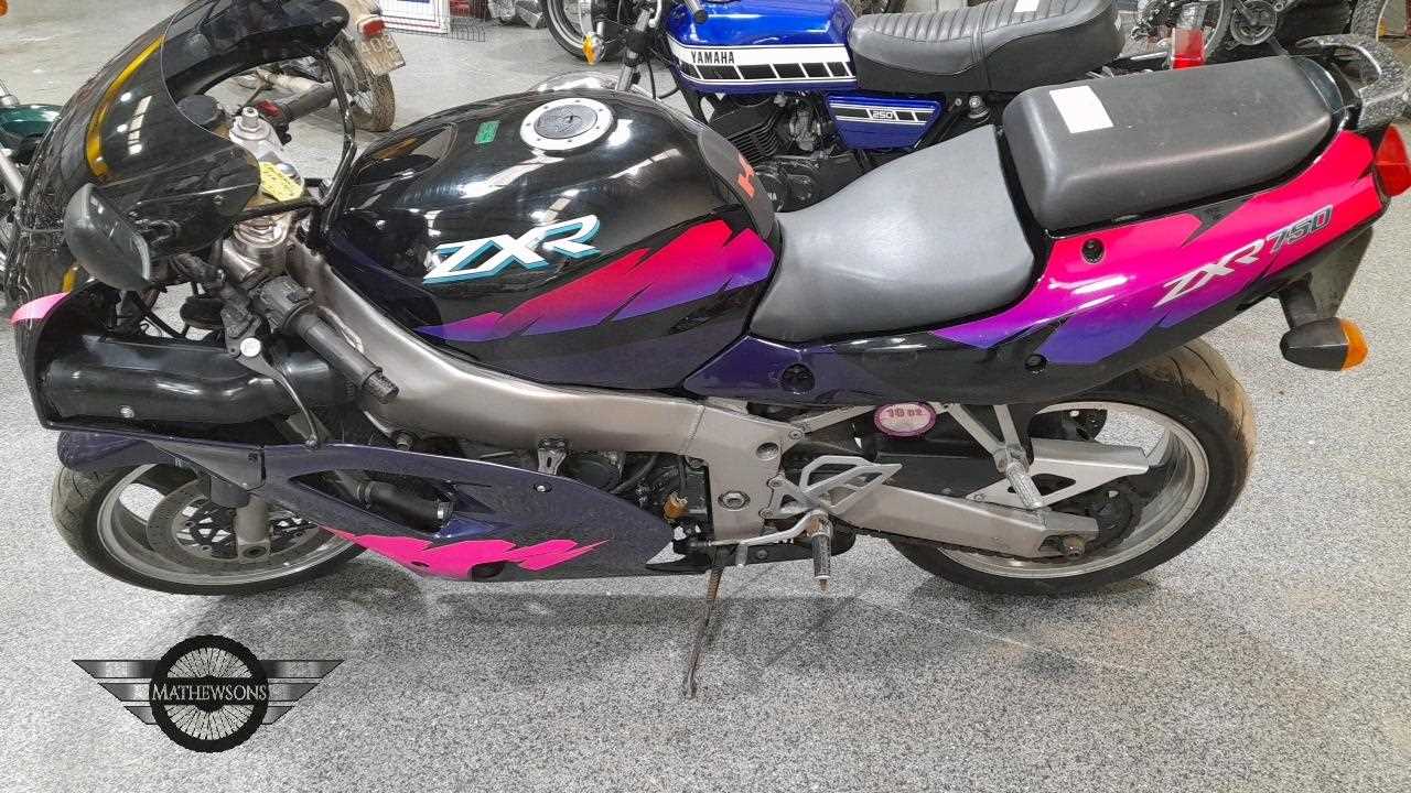 Lot 402 - 1994 KAWASAKI ZXR750L