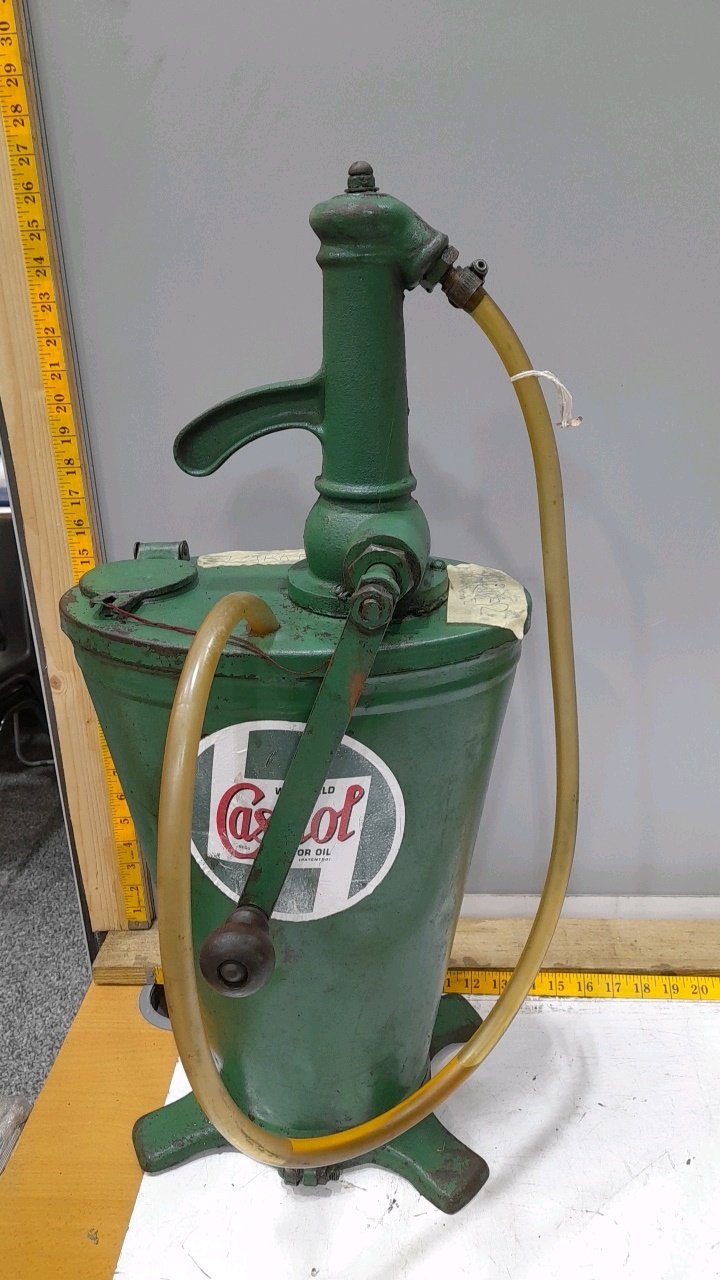 Lot 117 - GREEN CASTROL OIL PUMP