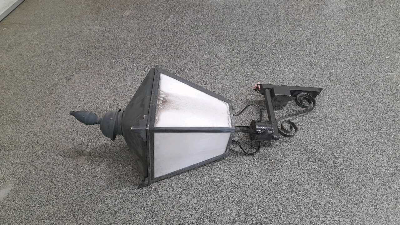Lot 138 - STREET LAMP TOP