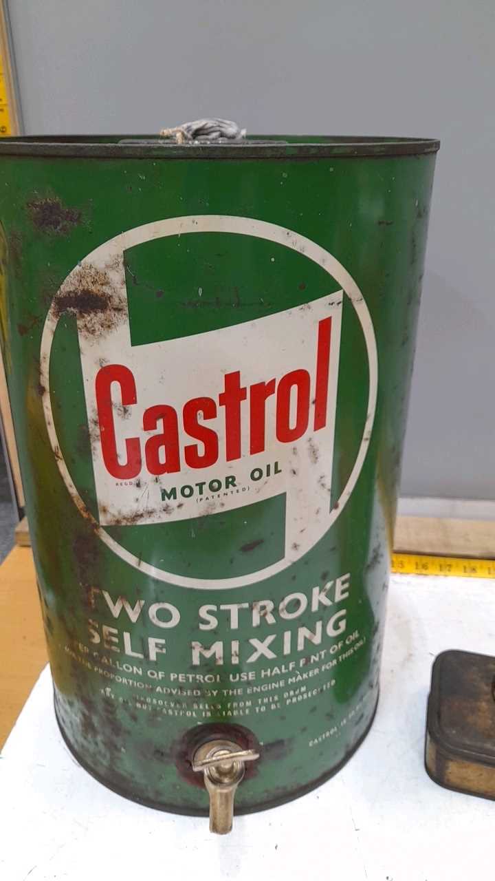 Lot 400 - CASTROL 2 STROKE CAN AND BOX OF SMALL CANS