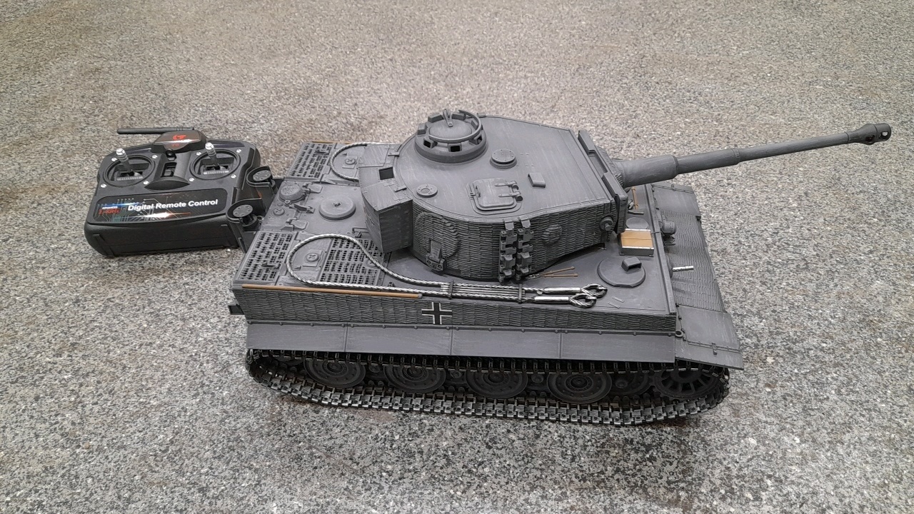 Lot 203 - REMOTE CONTROL TIGER 1/16 SCALE TANK