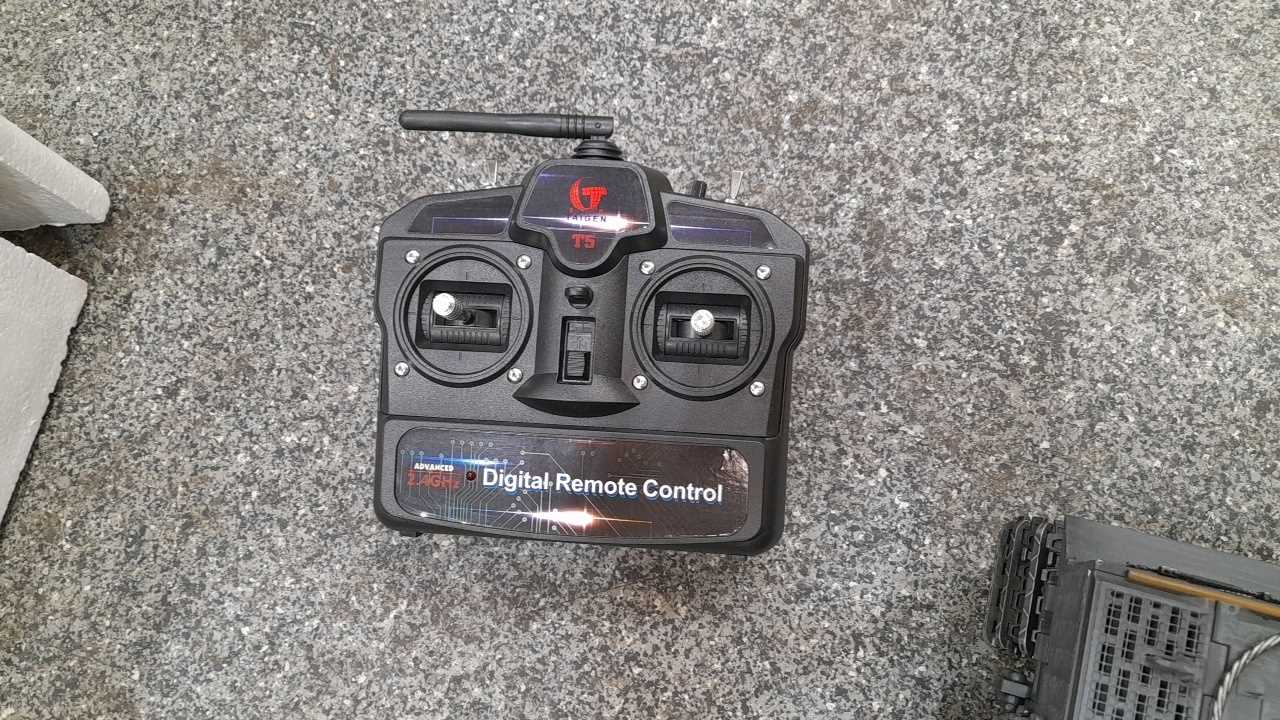 Lot 203 - REMOTE CONTROL TIGER 1/16 SCALE TANK