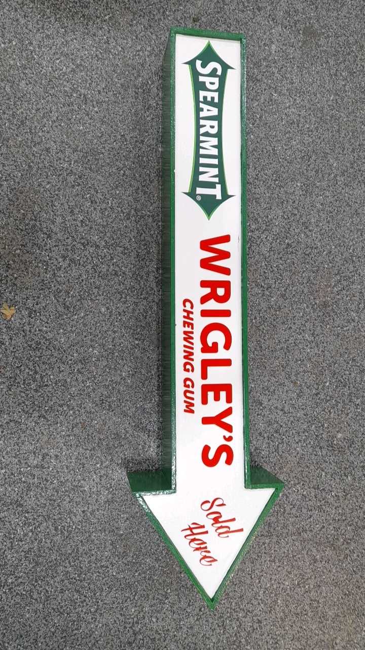 Lot 50 - WRIGLEY'S SPEARMINT ARROW SIGN