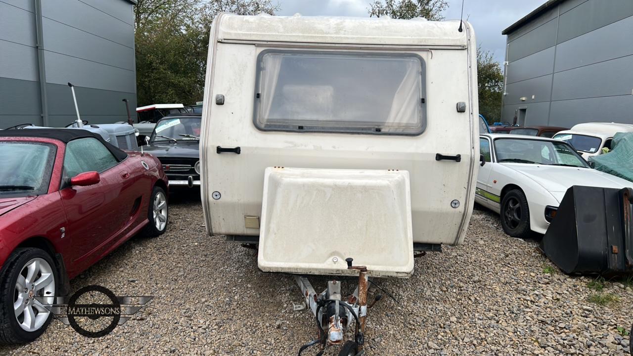 Lot 220 - 1990 FREEDOM SUNSEEKER CARAVAN