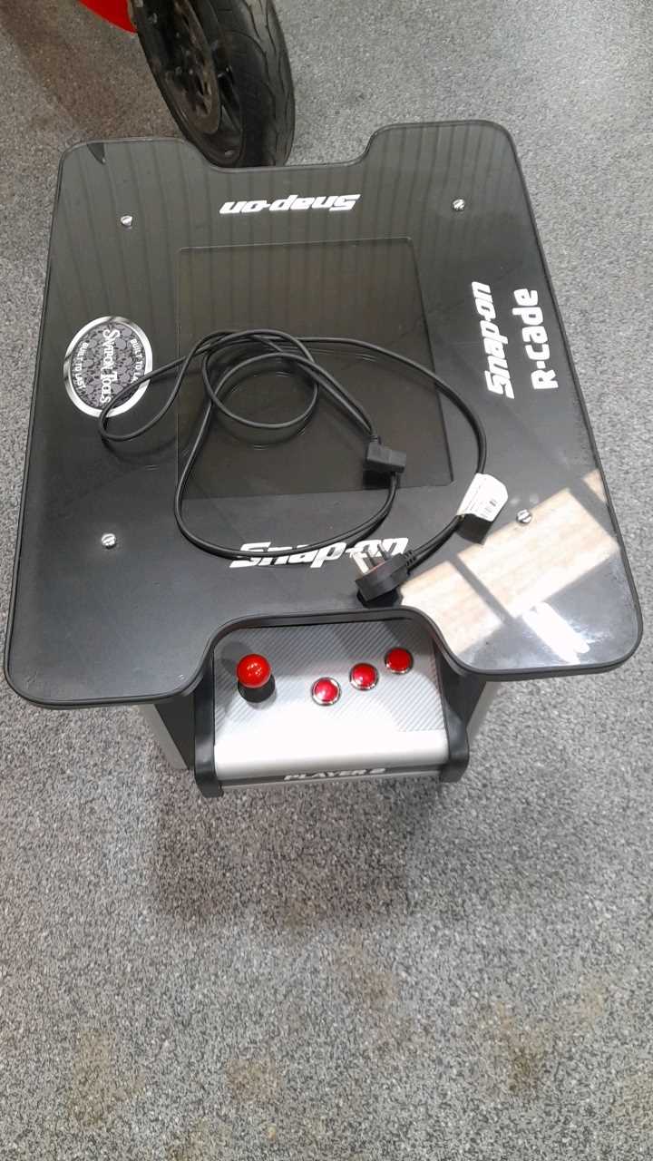 Lot 151 - SNAPON ARCADE MACHINE