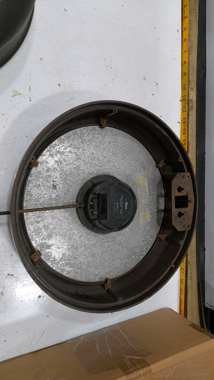 Lot 409 - MG CAR WALL CLOCK 12"