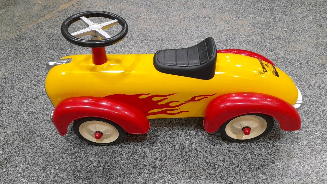 Lot 460 - VINTAGE CHILDS TIN PUSH CAR