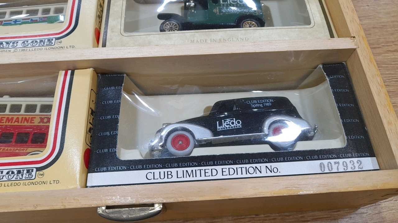 Lot 524 - WOODEN DISPLAY BOX OF 12 DIE-CAST MODELS