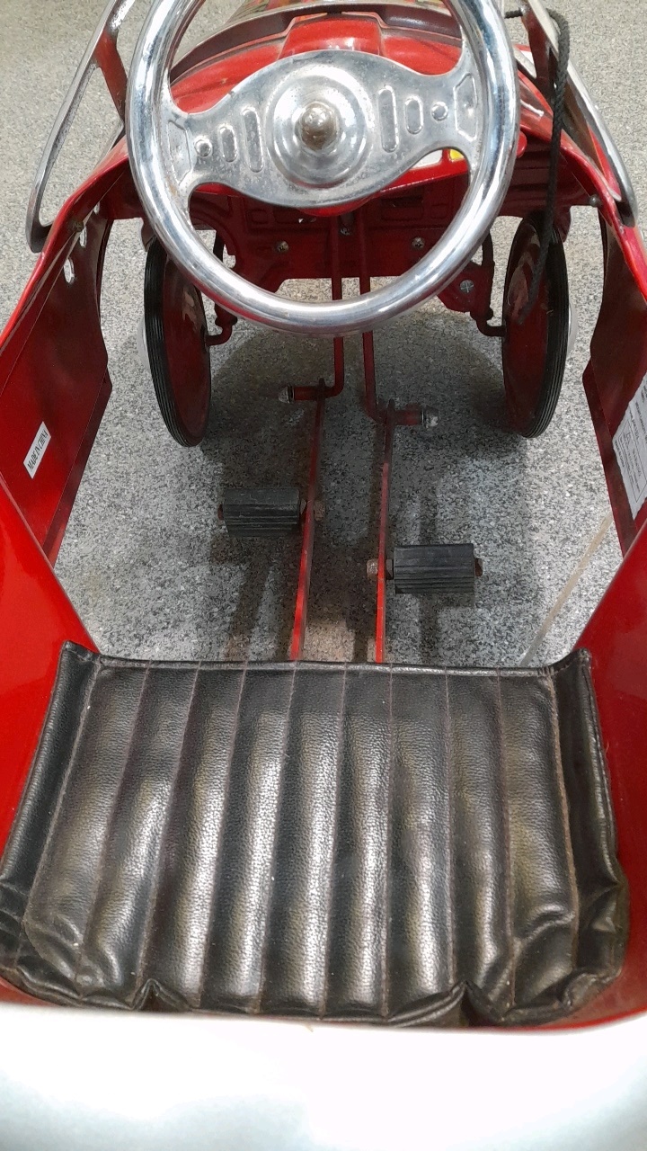 Lot 142 - CHILDS FIRE ENGINE PEDAL CAR