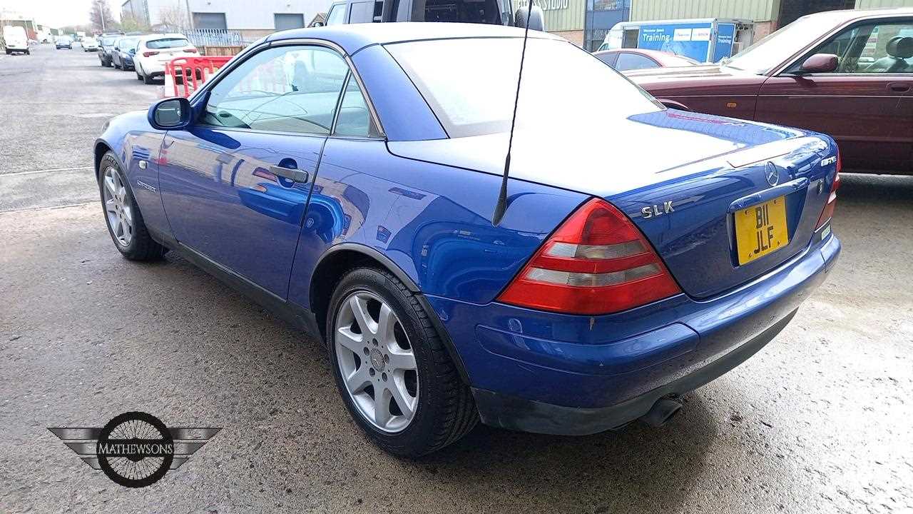 Lot 196 - 1999 MERCEDES SLK 230 KOMPRESSOR