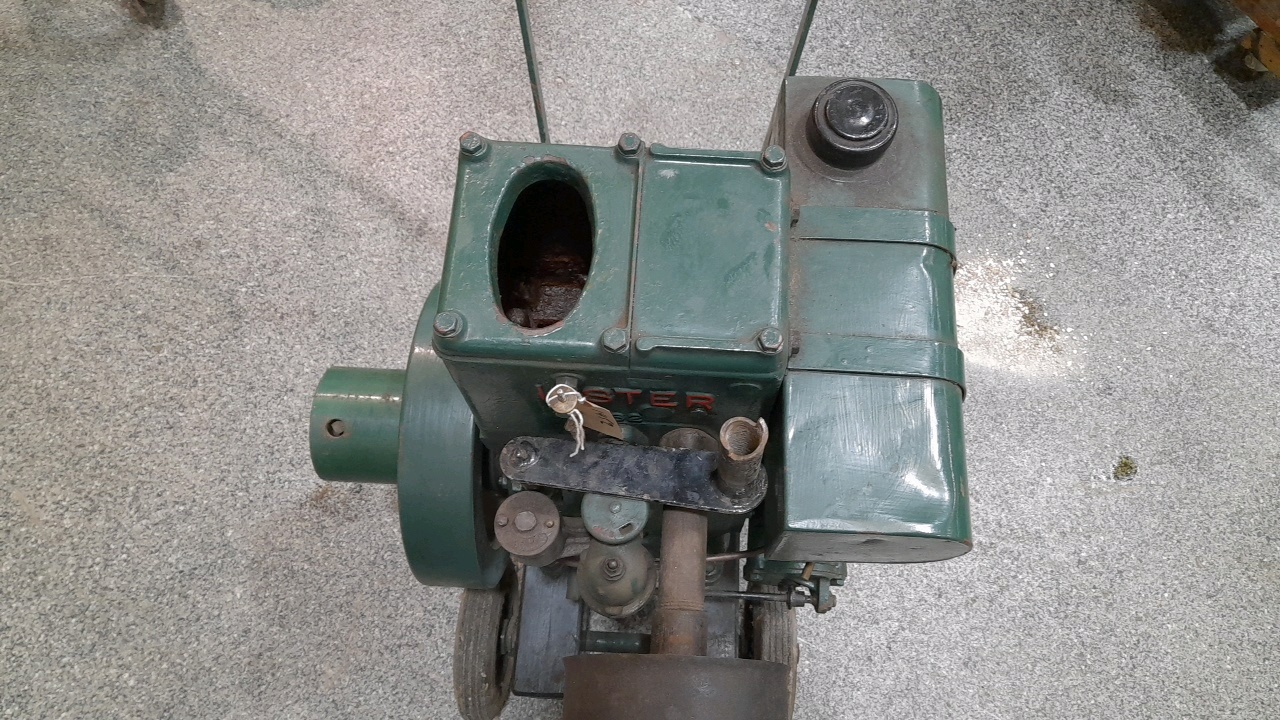 Lot 552 - LISTER D STATIONARY ENGINE 1952