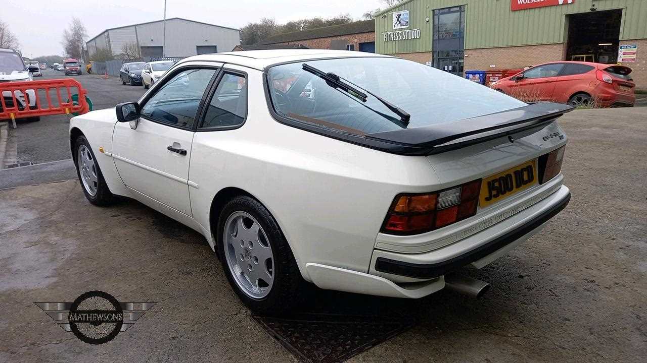 Lot 594 - 1991 PORSCHE 944 S2