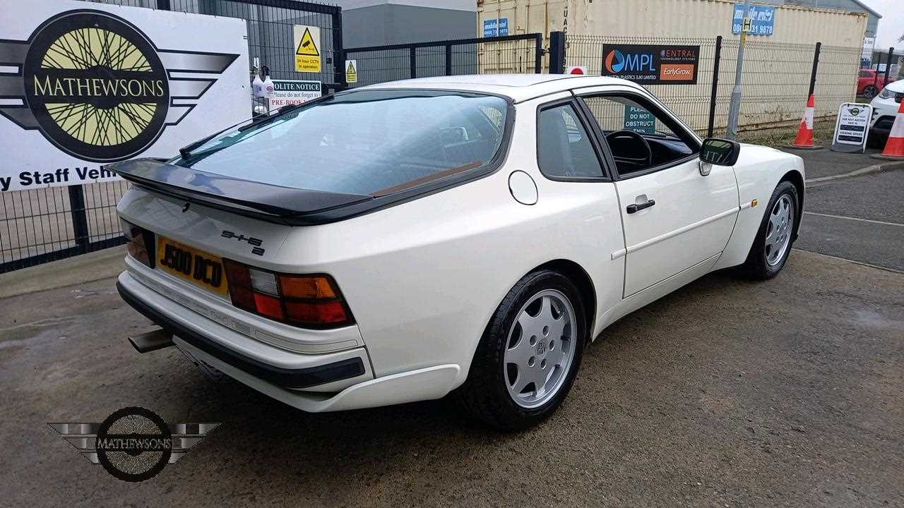 Lot 594 - 1991 PORSCHE 944 S2
