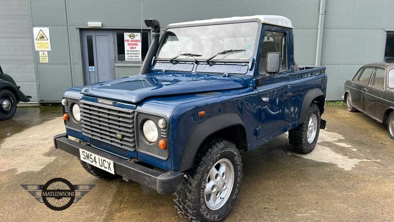 Lot 692 - 2004 LAND ROVER DEFENDER 90 TD5