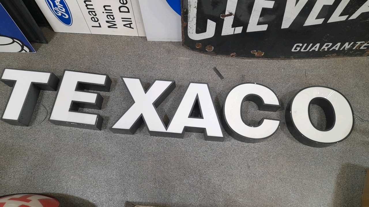 Lot 272 - TEXACO LETTERS T-E-XA-C-O 19" TALL
