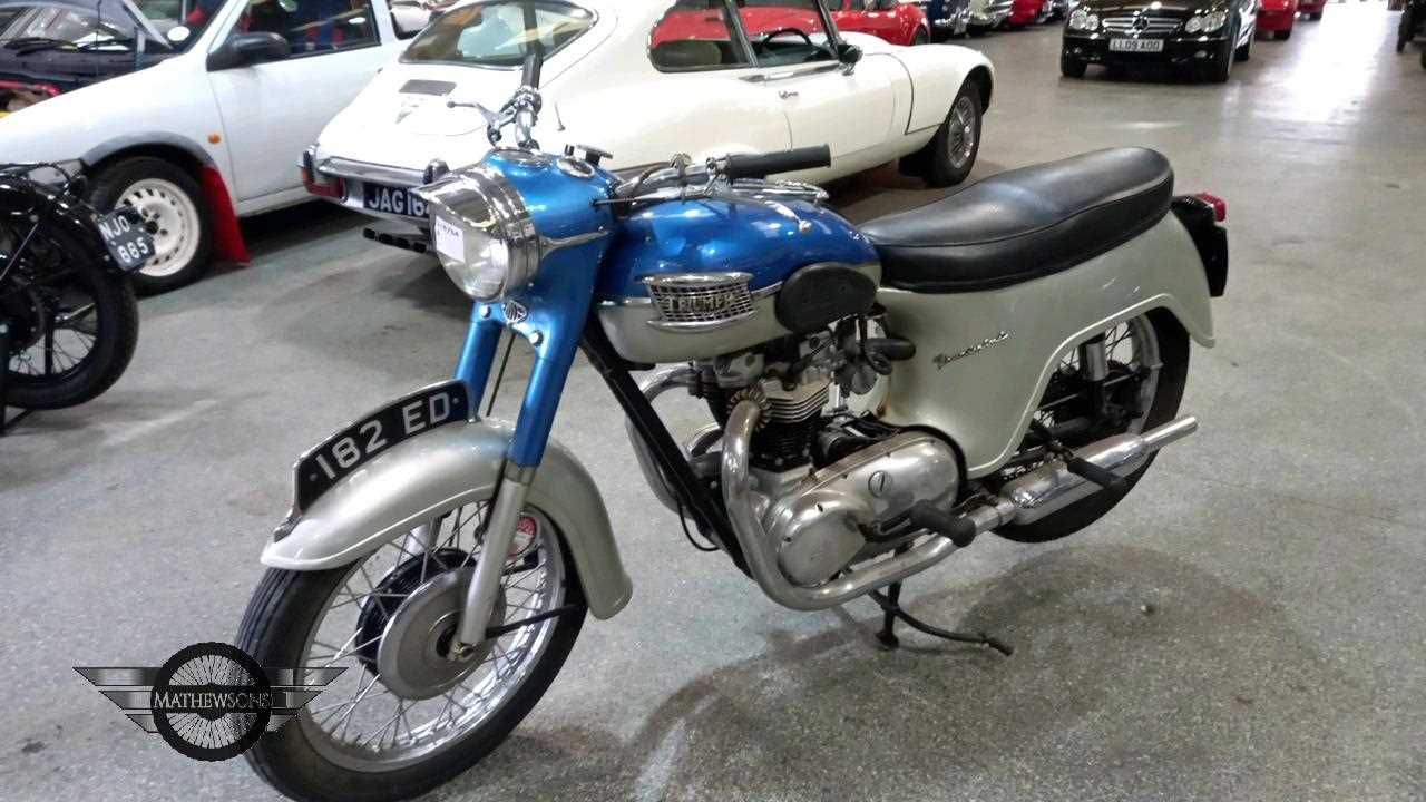 Lot 41 - 1961 TRIUMPH THUNDERBIRD