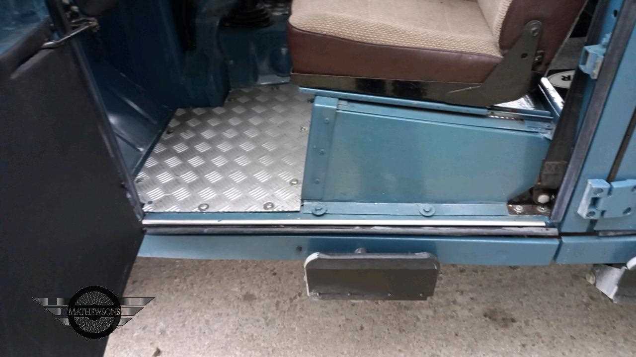 Lot 29 - 1972 LAND ROVER 109 SERIES 3 LONG WHEEL BASE