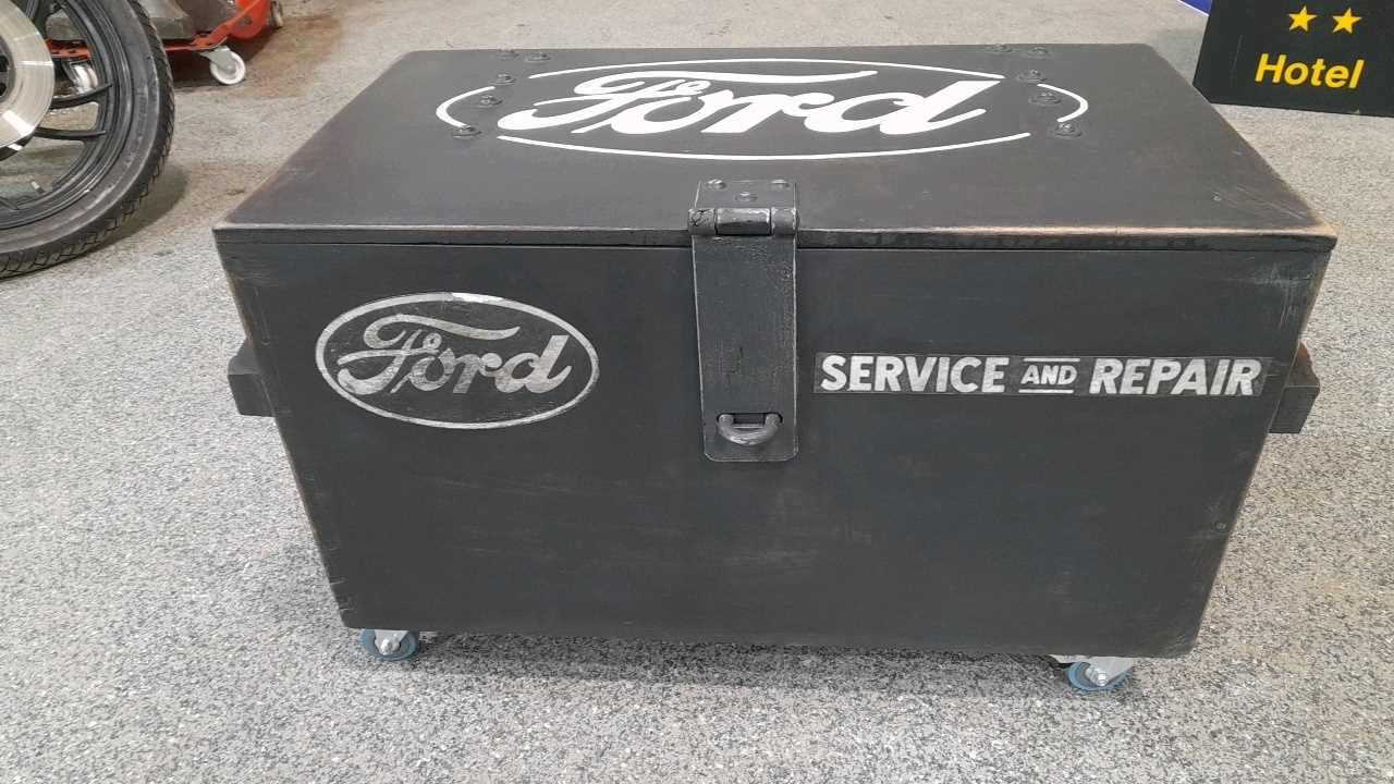 Lot 455 - FORD BOX